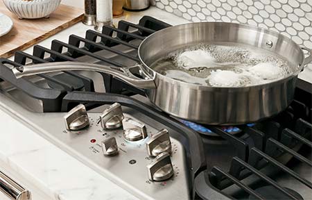 Stainless steel appliance design for a modern kitchen | GE Appliance